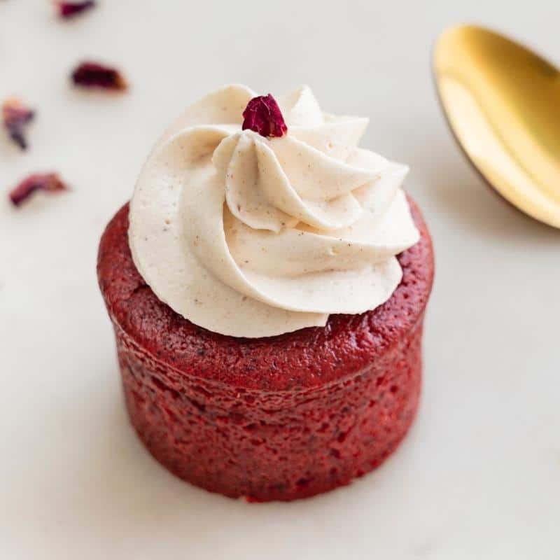 Mahadeva's Kitchen Red Velvet Cake w/ Cinnamon Cashew Cream – La Vida Vegan