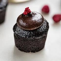 Mahadeva's Kitchen (Petit Four) Rich Ganache Cake w/ Raspberry (12pk ...